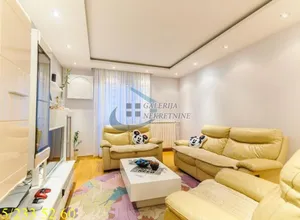 Prodaja Stan - Beograd, Rakovica: Labudovo brdo