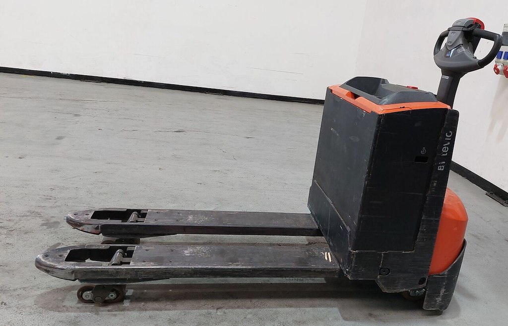 Toyota LWE200 električni paletar