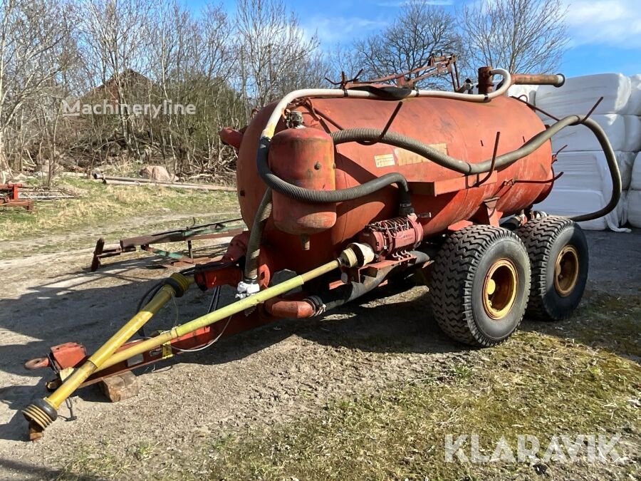 Prodaje se Belarus 5kubik cisternu za prevoz mleka na aukciji