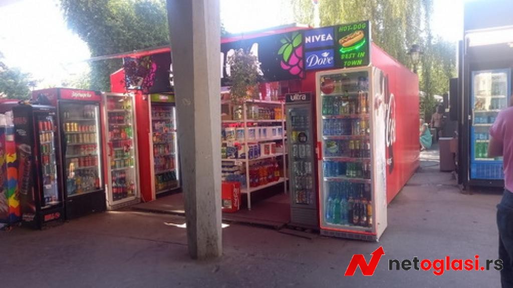 Izdaje se 25 kvadrata kiosk lokal centar Zemuna kod robne kuce