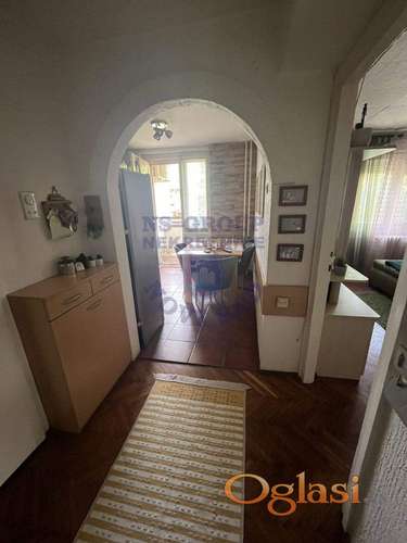 Održavan klasičan dvosoban stan na dobroj lokaciji