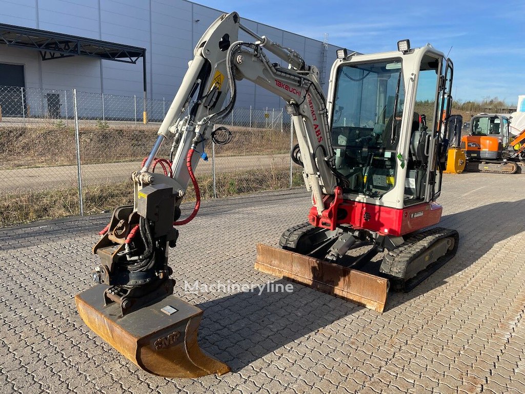 Prodaje se Takeuchi TB325R mini bager na aukciji