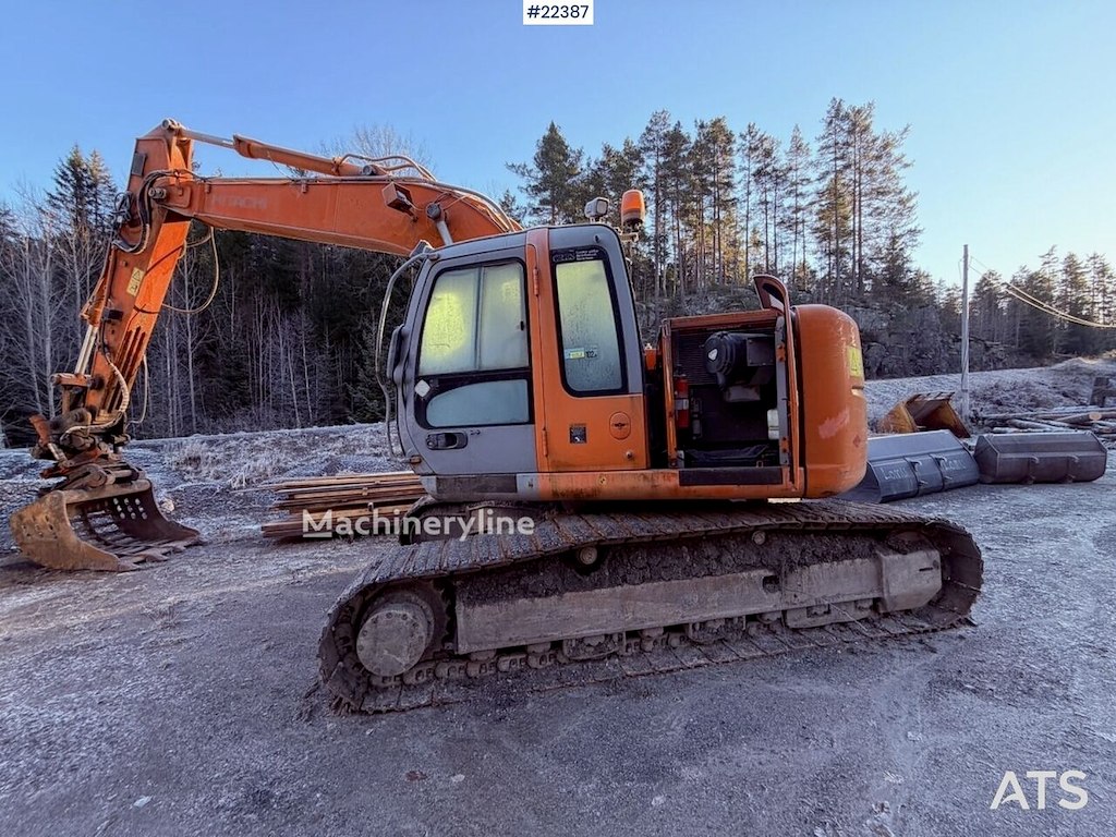Hitachi ZX225USR bager guseničar