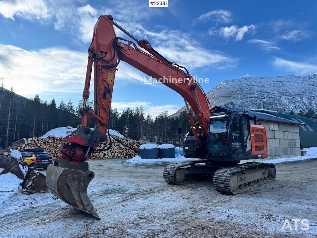 Hitachi ZX225USRLC-6 bager guseničar