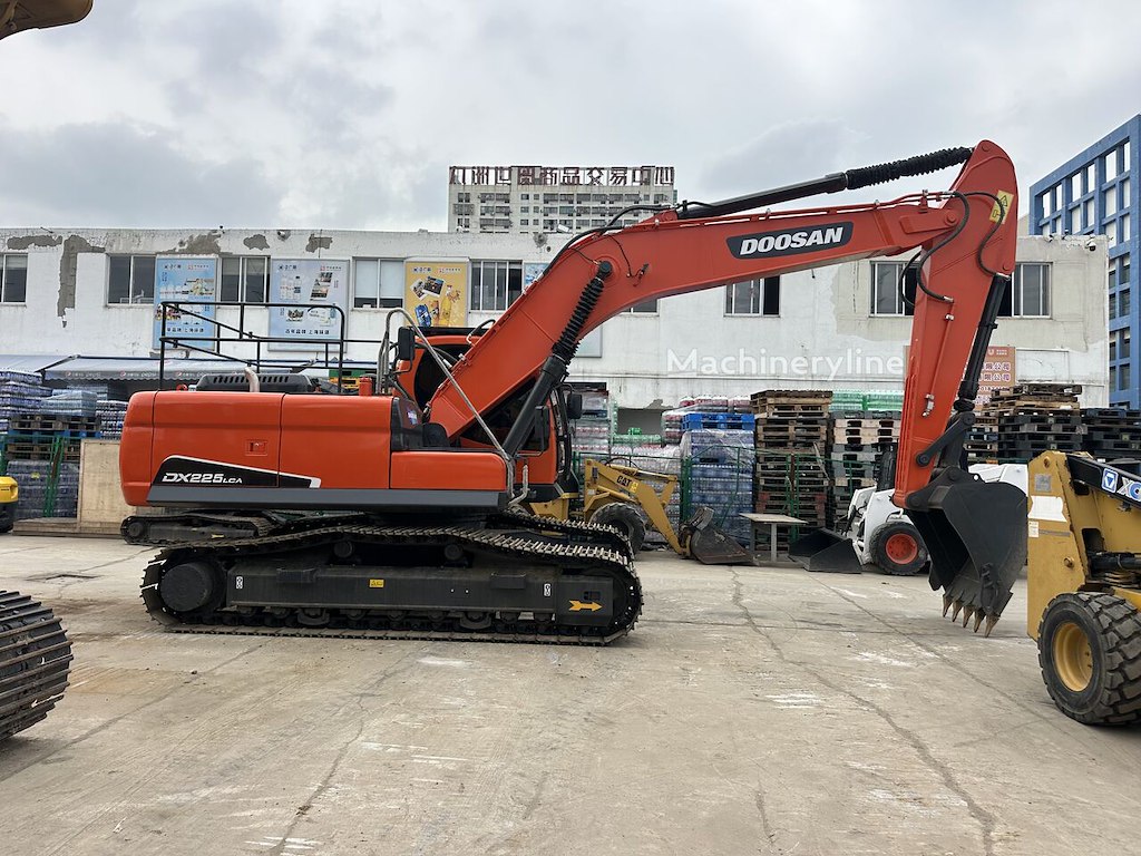 Doosan DX225LCA bager guseničar