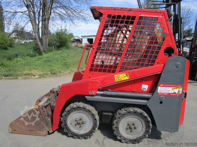 Bager-utovarivač
Bobcat S 70 - Kompaktlader mit Schaufel