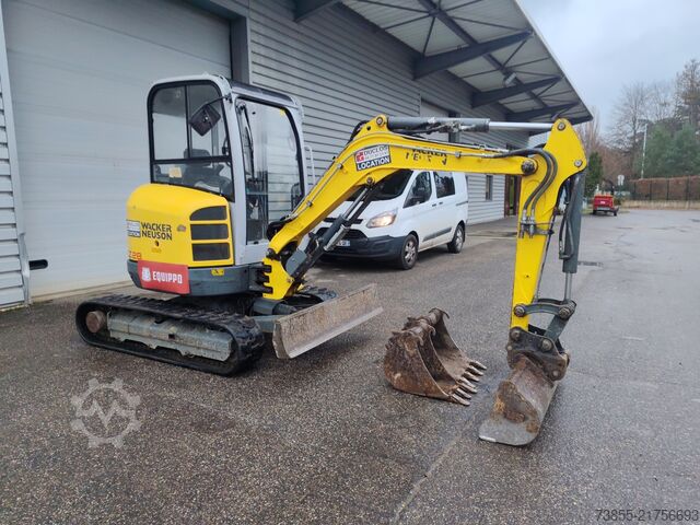 Mini bager < 7t
Wacker Neuson EZ28 with 3 excavator buckets