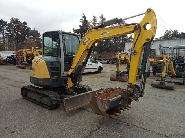 Mini bager < 7t
Wacker Neuson EZ36 with 3 excavator buckets
