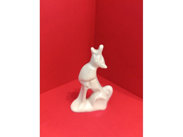 Porcelanska figura pas ili vuk