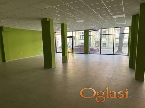 Poslovni prostor u centru Subotice, 400m2 – prizemlje sa portalima