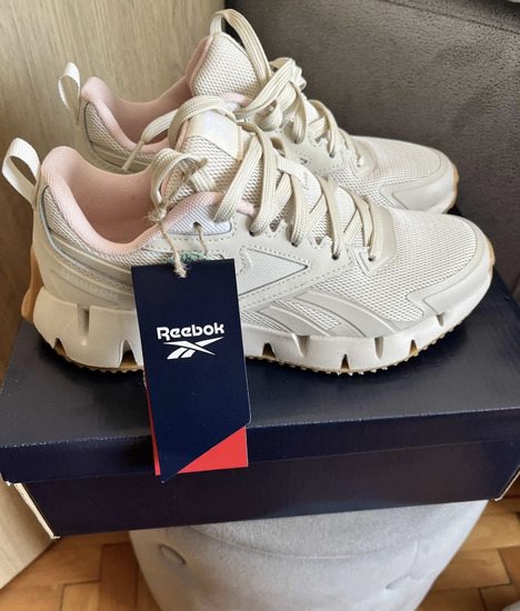 Nove Reebok patike broj 38