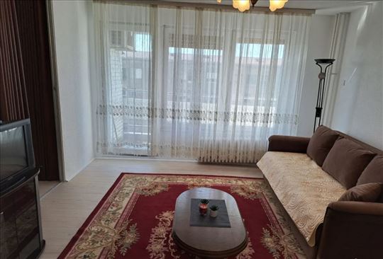 Izdaje se jednoiposoban stan na Aerodromu