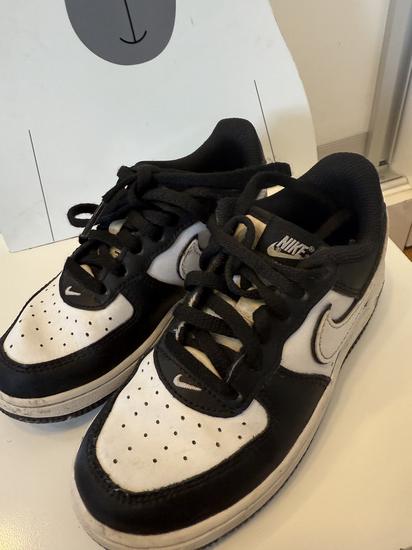 Nike air force za decu 28,5