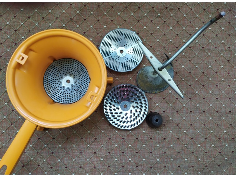 Stara Pasirka Za Hranu 60s "Moulin Legumes" No 1 Model