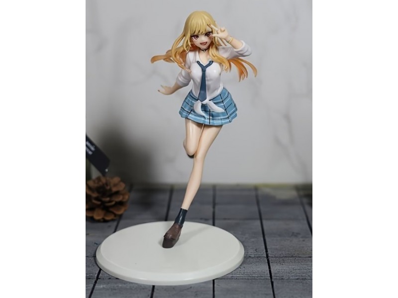Anime figurica visine oko 18 cm.