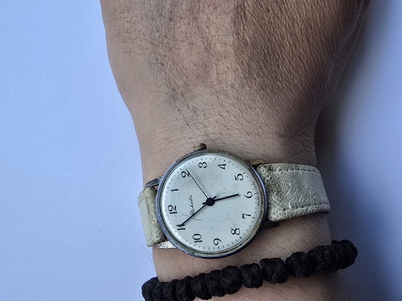 Vintage Raketa "Classic White" – Sovjetska elegancija
