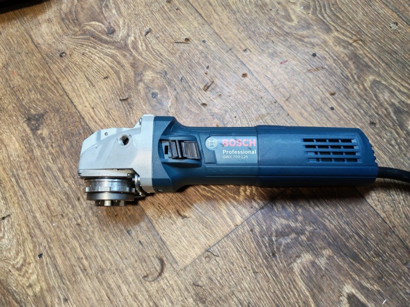 Bosch brusilica 900 w