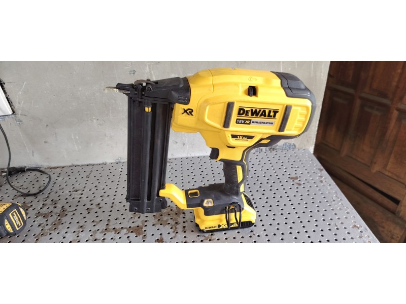 DeWalt DCN680NT Akumulatorski pištolj za eksere,