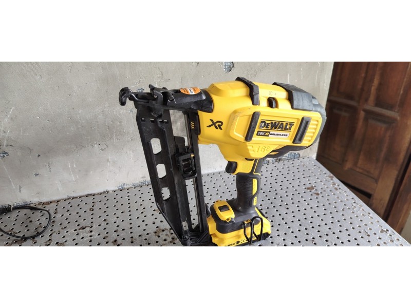 DeWALT DCN 660