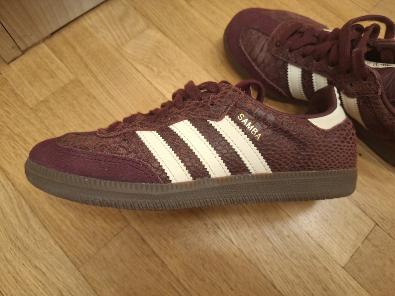 Patike ženske Adidas SAMBA bordo broj 36 i dve trećine