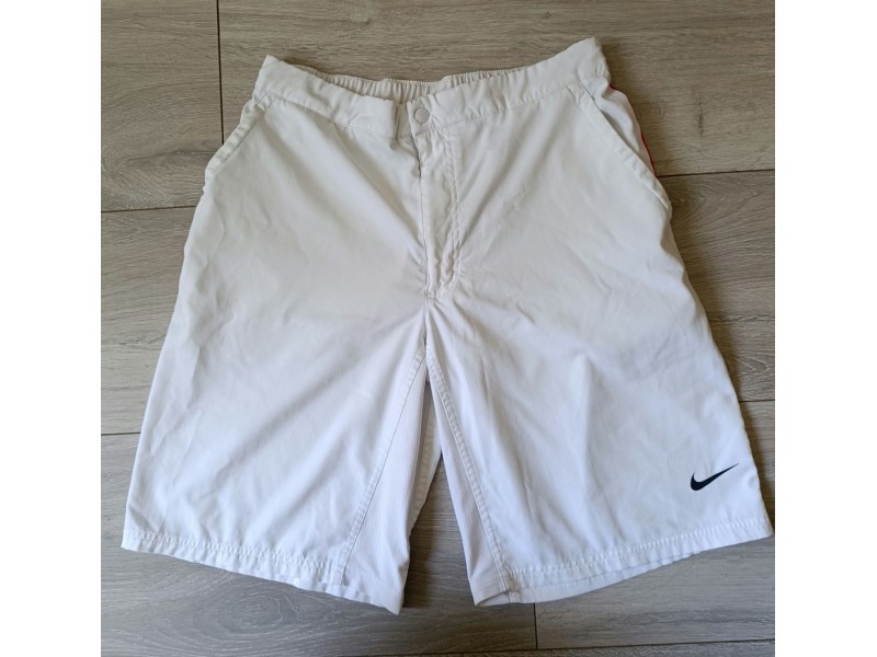Kao nov NIKE Dri Fit sportski sorc - L
