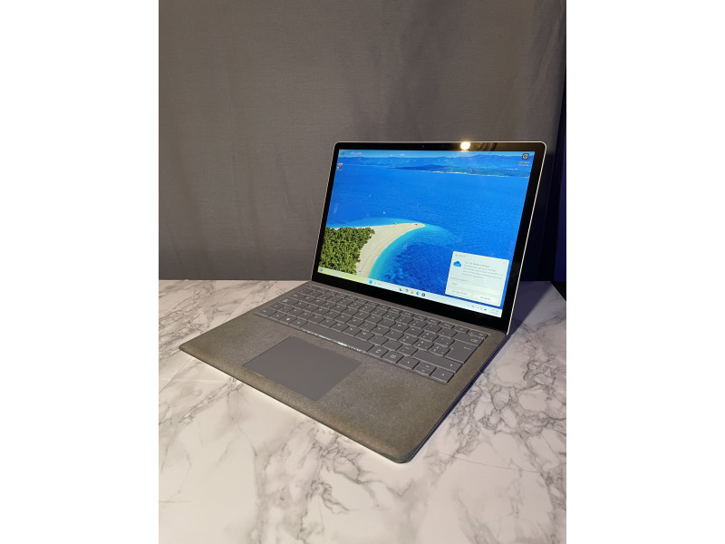Microsoft Surface Laptop 2 1769, i5 7th,8G RAM,256G SSD
