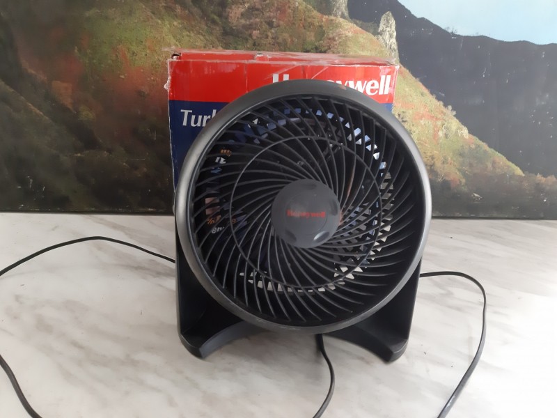 ventilator u kutiji