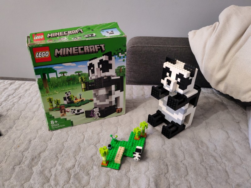 Original LEGO Minecraft Set 21245 Panda