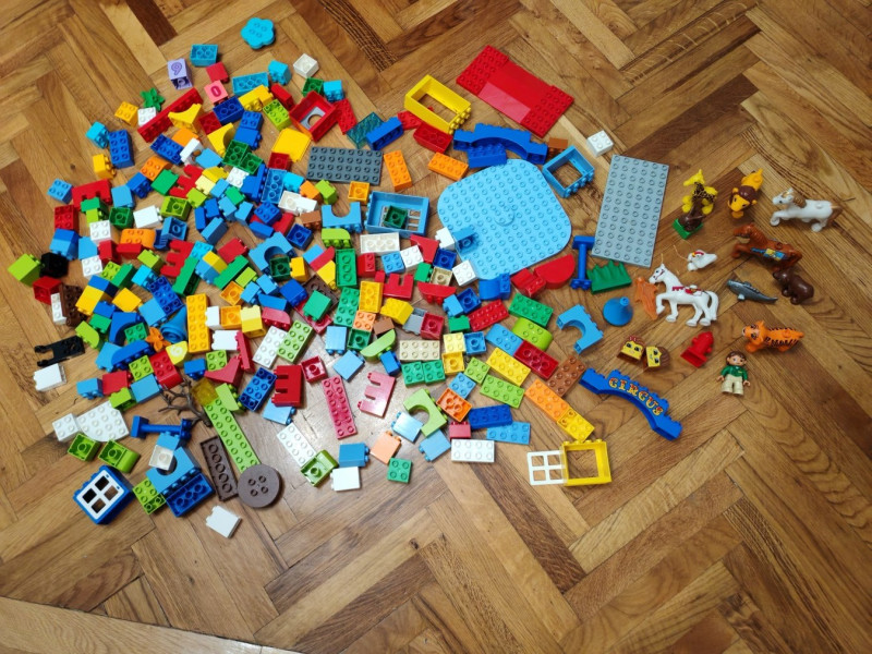 Ogroman Lot Original LEGO Duplo Kockica oko 4 KG