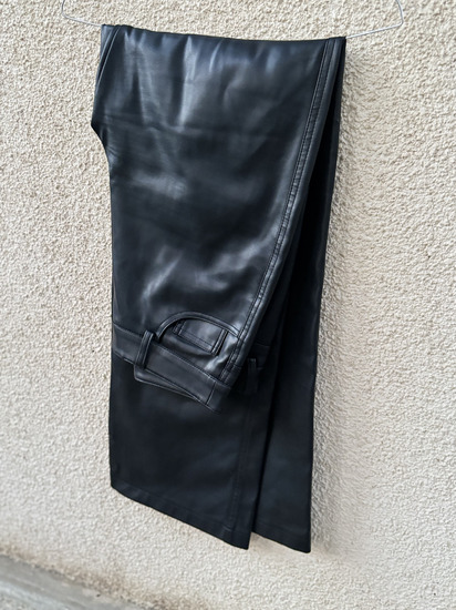 Stradivarius kozne pantalone sada 1200