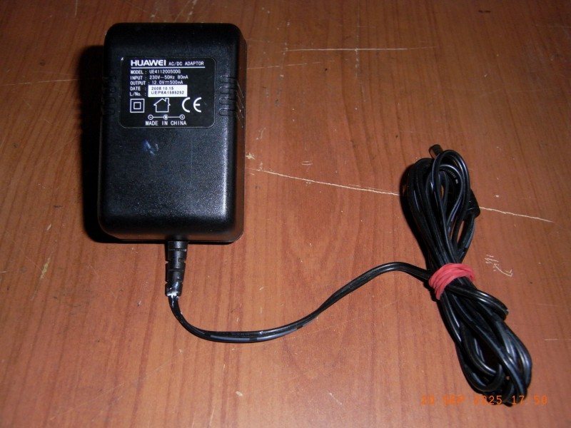 HUAWEI strujni adapter 12V-500mA.