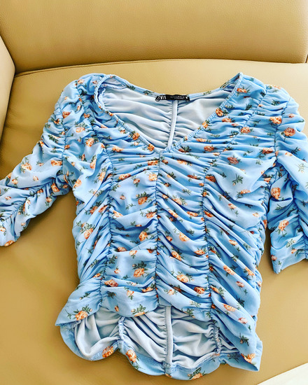 Zara cvetna majica size xs-m