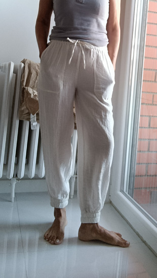 Zara pantalone nove sa etiketom