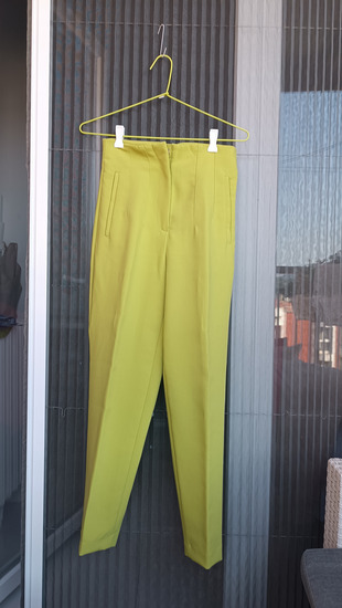 Zara pantalone move