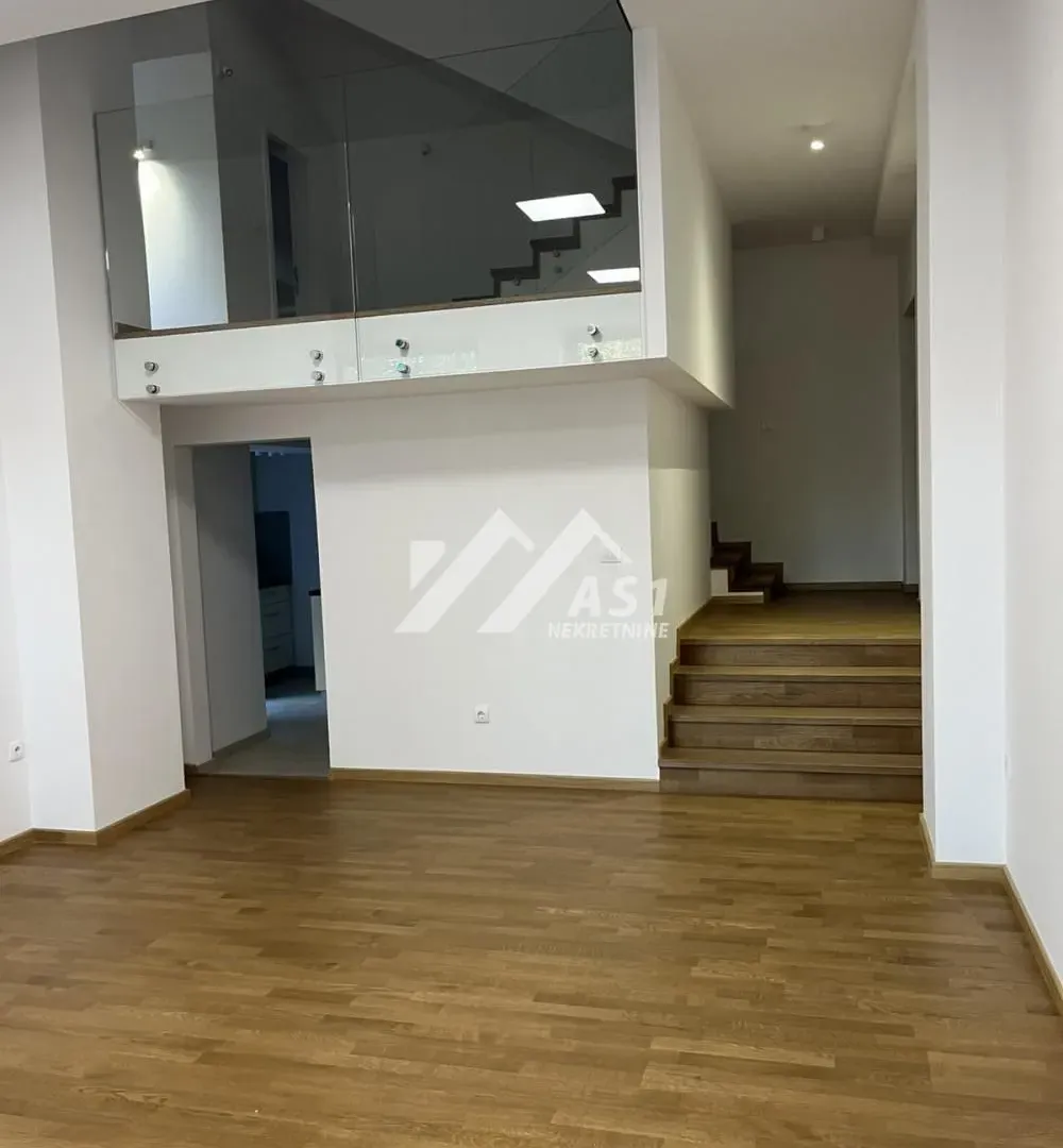 Izdavanje, kuća, 235m², Sremska Kamenica, Petrovaradin