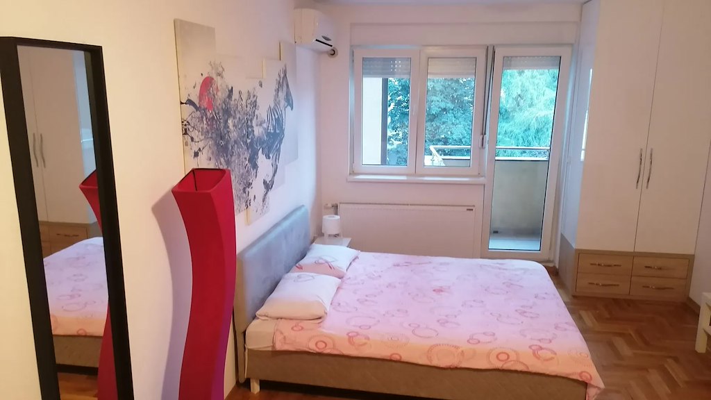 Izdavanje, jednosoban stan, 27m², Centar, Novi Sad