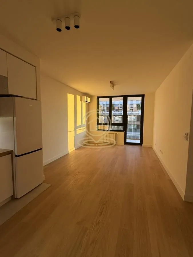 Izdavanje, poslovni prostor, 80m², Savski Venac, Beograd