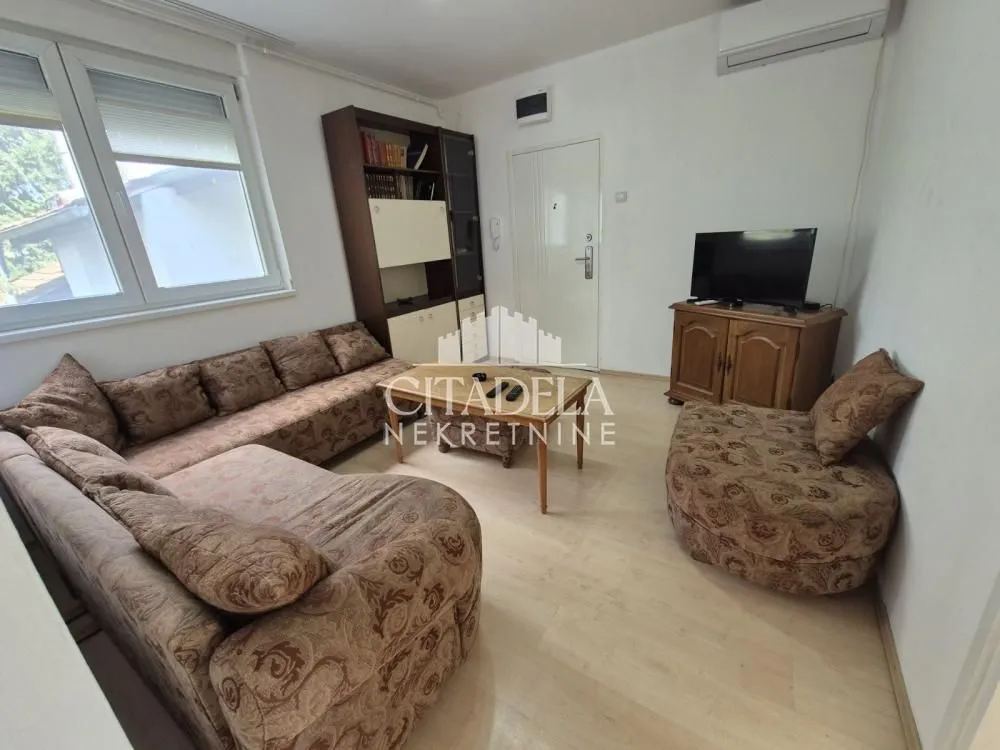 Izdavanje, dvosoban stan, 49m², Petlovo Brdo, Beograd