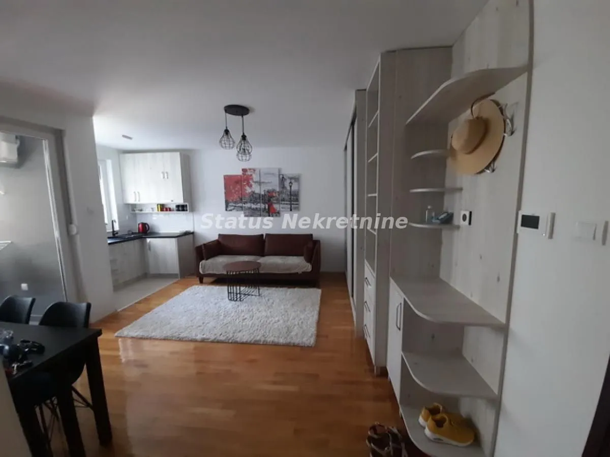 Izdavanje, jednosoban stan, 36m², Centar, Novi Sad