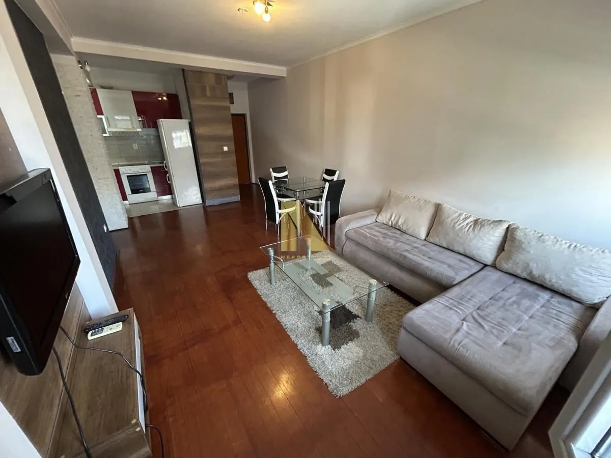 Izdavanje, dvosoban stan, 55m², Centar, Novi Sad