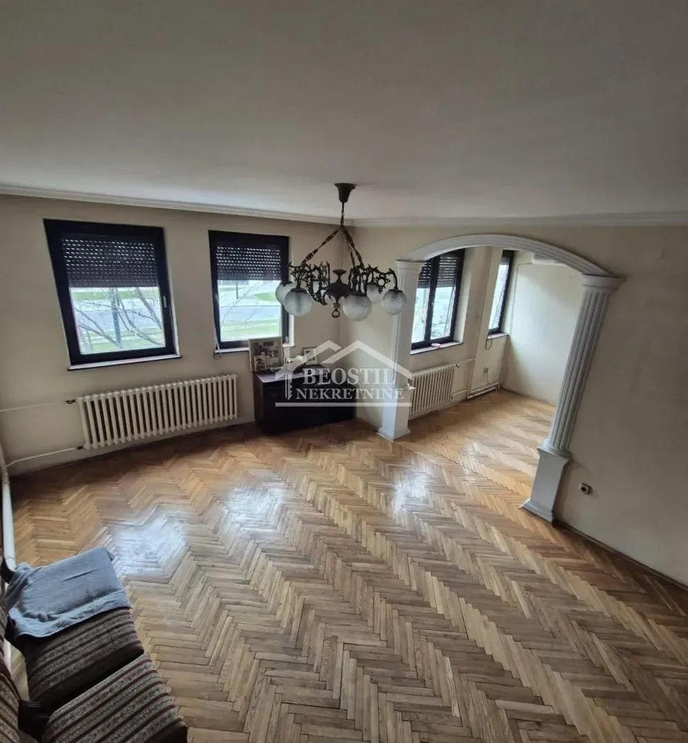 Prodaja, četvorosoban stan, 99m², Savski Venac, Beograd