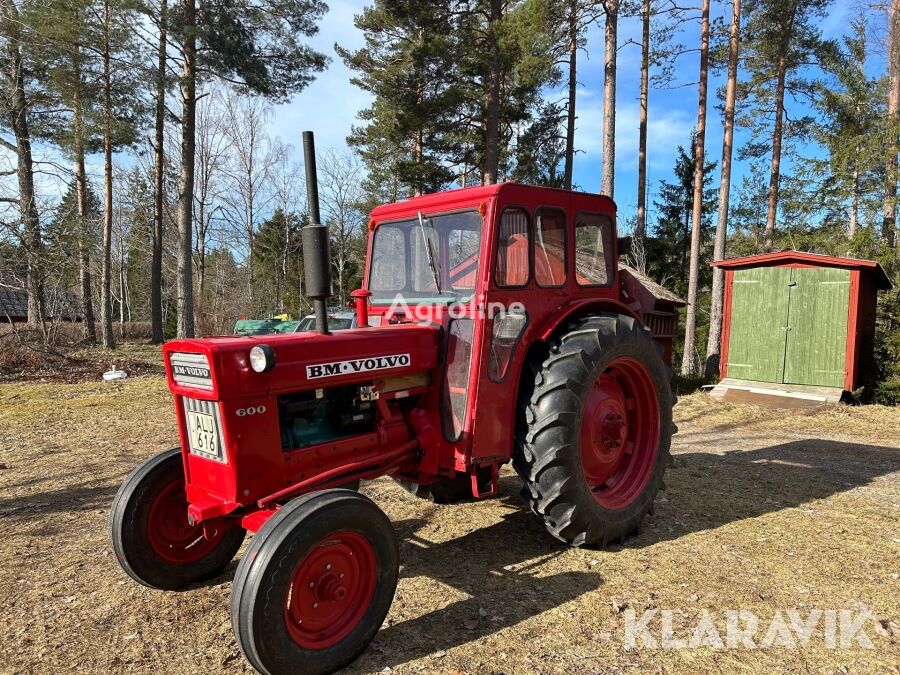 Prodaje se Volvo 600 traktor točkaš na aukciji
