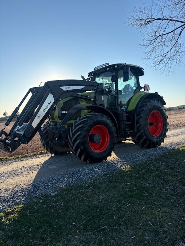 Prodaje se Claas Axion 870 traktor točkaš na aukciji