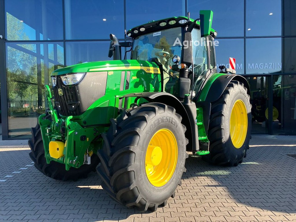 Novi John Deere 6R 250 traktor točkaš