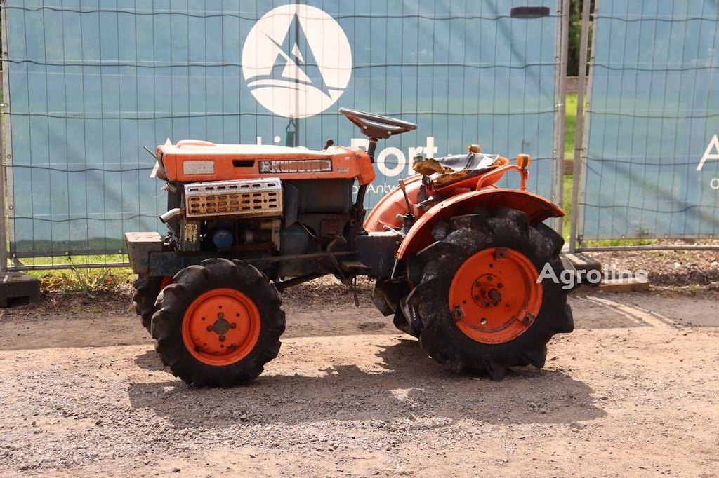 Prodaje se Kubota B7000 traktor točkaš na aukciji