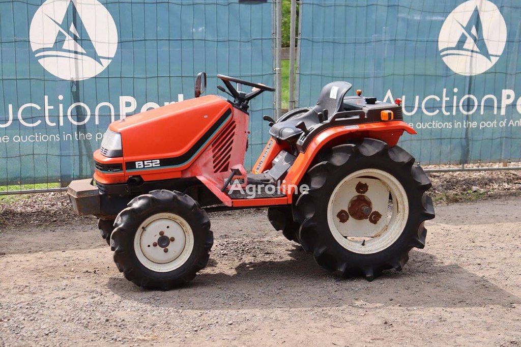 Prodaje se Kubota B52 traktor točkaš na aukciji