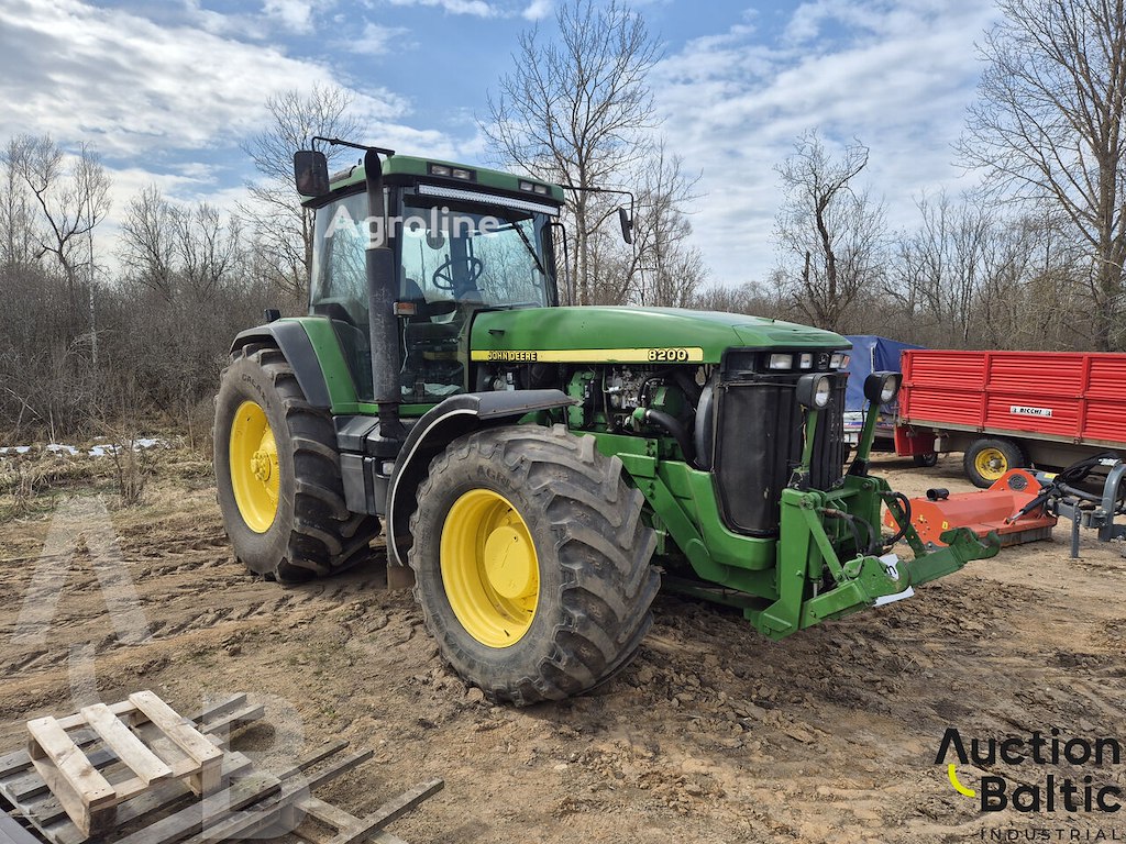 Prodaje se John Deere 8200 traktor točkaš na aukciji