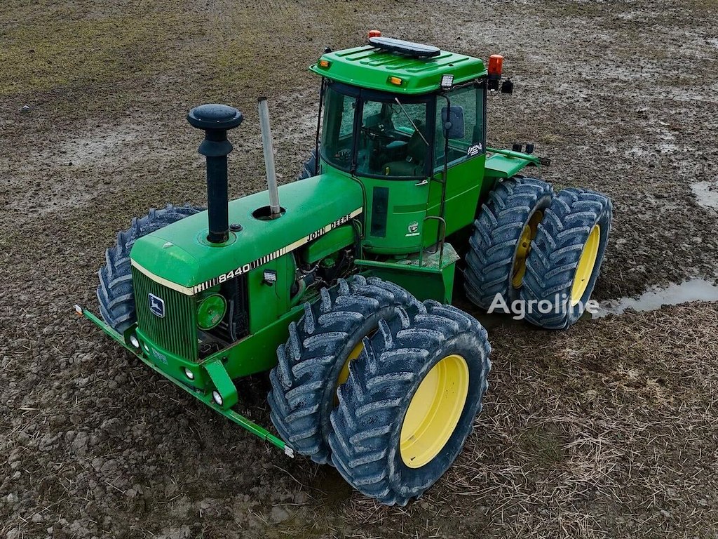 Prodaje se John Deere 8440 traktor točkaš na aukciji