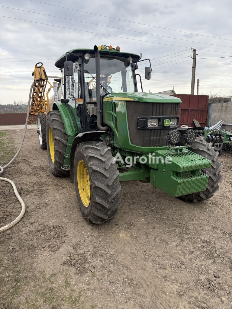 John Deere 6110 B traktor točkaš