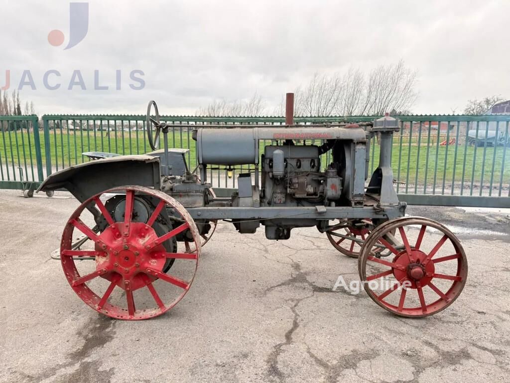 International Onbekend traktor točkaš